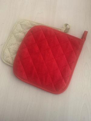 China CE BSCI Approved Heat Resistant Protect Hand Printed Polyester Oven Mitt Pot Holder Set for sale