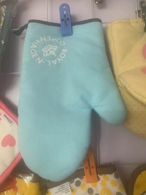 China Custom Printed Pink Cotton Oem Double Western Oven Mitts Sets Cooking Gloves for sale