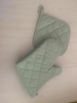 China Heat Resistant Gloves Cotton Oven Mitt And Pot Holder Set for sale