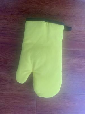 China Yellow Carton Printing Cotton Oven Mitt For Kitchen Cooking for sale