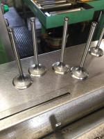 China Durable Tractor Engine Parts Exhaust Valve For Kubota V1502-B Inlet Size 33 * 8 * 101.5mm for sale
