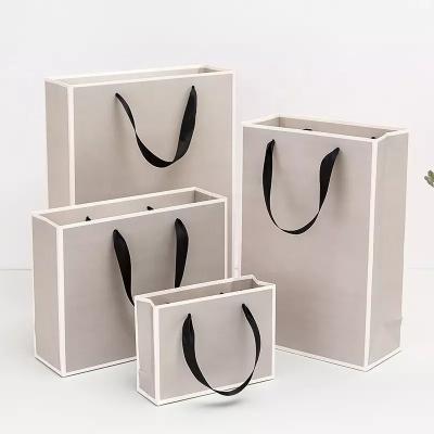 China Custom Printed Paper Gift Bags 200gsm with Handles for Jewellery Retail Packaging for sale