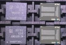 China KMQE60013M-B318 32GB EMCP D3 LPDDR3-1866MHz Memory Chip with 200MBps Transfer Rate for Microcontrollers for sale