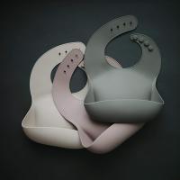 China Adjustable Fit Waterproof Silicone Baby Bibs Safe In Dishwasher for sale