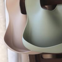 China Adjustable Fit Waterproof Silicone Baby Bibs Safe In Dishwasher for sale