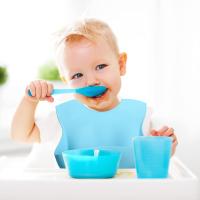 China Boiling Water Safe Dust Proof Baby Feeding Silicone Apron Sturdy Allergy Friendly for sale