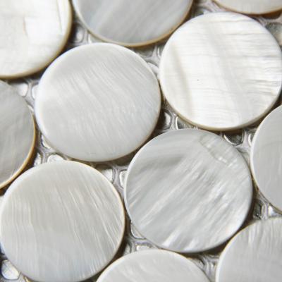China Handmade Freshwater Shell Mosaic Tile Round Pieces 25mm Natural Sea Shell Wall Decor for sale