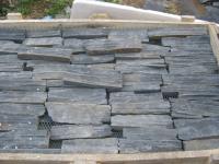China Natural Black Slate Stone Veneer Fieldstone Wall Cladding 60kg per m2 2-3cm Thick for sale