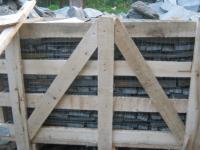 China Rusty Multicolor Slate Field Stone Veneer 60kg per m2 Natural Split Stone Cladding for sale