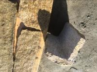 China Tiger Skin Yellow Granite Field Stone Random Veneer Natural Stone Cladding 2-3.5cm Thick for sale