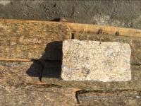 China Tiger Skin Yellow Granite Field Stone Random Veneer Natural Stone Cladding 2-3.5cm Thick for sale