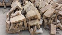 China Golden Yellow Quartzite Field Stone Random Natural Stone Veneer Cladding 2-3.5cm Thick for sale