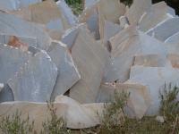 China Yellow Quartzite Random Flagstone Natural Paving Stone 30-50cm Outdoor Flooring for sale