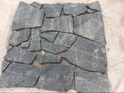 China Black Quartzite Random Flagstone 30-50cm Flamed Patio Pavers Natural Stone for sale