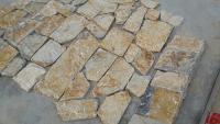 China Yellow Slate Fieldstone Random Flagstone Castle Rock Veneer 70kgs Outdoor Wall Stone for sale