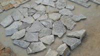 China Grey Slate Random Flagstone Irregular Crazy Stone 15-60cm Walkway Landscaping Stone for sale