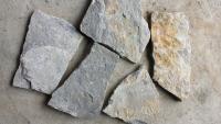 China Blue Quartzite Random Flagstone 2-3.5cm Thick Irregular Crazy Stone for Patio Flooring for sale