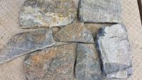 China Blue Quartzite Random Flagstone 2-3.5cm Little Tumbled Patio Flooring Wall Stone for sale
