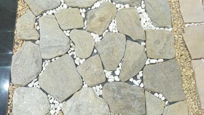 China Tumbled Rustic Quartzite Random Flagstone 2-3.5cm Thick for Wall and Flooring for sale