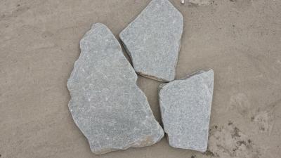 China Tumbled Green Quartzite Random Flagstone 2-3.5cm Irregular Wall Landscaping Stone for sale