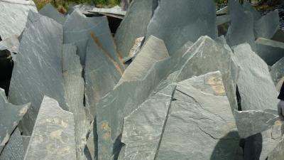 China Green Slate Random Flagstone Crazy Stone Irregular Random Stone for Walkway/Driveway for sale