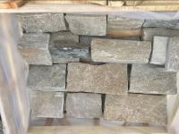 China Natural Stone Wall Cladding Mixed Quartzite Granite Retaining Wall L Corner Stone 10x10cm for sale