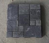 China Natural Black Slate Flagstone Patio Pavers 610x305mm Riven Finish Floor Stone for sale