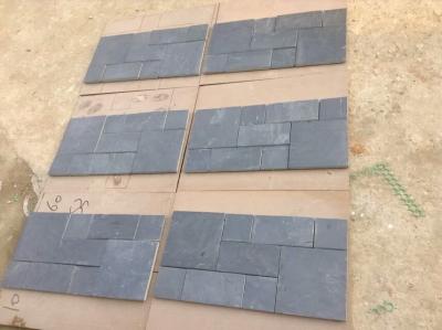 China Natural Black Slate Flagstone Patio Pavers 610x305mm Riven Finish Floor Stone for sale
