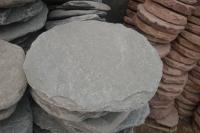 China Natural Oyster Stepping Stone Yellow Quartzite Garden Paving Round Stone 30-60cm for sale