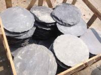 China Black Slate Round Stepping Stones 30x30cm Natural Garden Pavers Patio Stone for sale