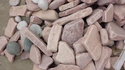 China Natural Pink Sandstone Tumbled Stone Decorative Wall Floor Stone 5-10cm for sale