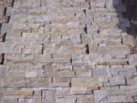 China Off White Quartzite Thin Stone Veneer 18x35cm S Cut Ledgestone for Wall Cladding for sale