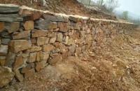 China Multicolor Slate Retaining Wall Stone 30-50cm Natural Rustic Flagstone for Landscaping for sale