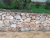 China Multicolor Slate Retaining Wall Stone 30-50cm Natural Rustic Flagstone for Landscaping for sale