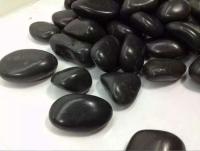 China Polished Black Pebble Stones 2-3cm Natural River Cobble for Landscaping Decoration for sale