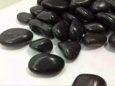 China Polished Black Pebble Stones 2-3cm Natural River Cobble for Landscaping Decoration for sale