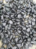 China Polished Black Pebble Stones 3-5cm Natural River Cobble for Landscaping Decoration for sale