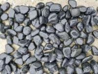 China Polished Black Pebble Stones 3-5cm Natural River Cobble for Landscaping Decoration for sale