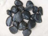 China Polished Black Pebble Stones 3-5cm Natural River Cobble for Landscaping Decoration for sale