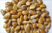 China Polished Yellow Cobble Stones 3-5cm Natural River Pebbles for Landscaping Decoration for sale