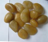 China Polished Yellow Cobble Stones 3-5cm Natural River Pebbles for Landscaping Decoration for sale