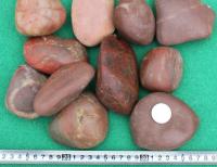 China Polished Red Pebble Stones 3-5cm Natural River Cobbles for Landscaping Decoration for sale