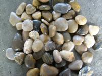 China Natural Polished Pebble Stones 3-5cm Multicolor River Cobbles for Landscaping Decoration for sale