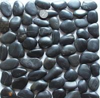 China Black Pebble Mosaic 30x30cm Polished River Stone Mesh Sheet for Landscaping for sale