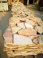 China New Yellow Slate Random Flagstones 2.5-3.5cm Thick Irregular Crazy Stones for Wall Floor Decoration for sale