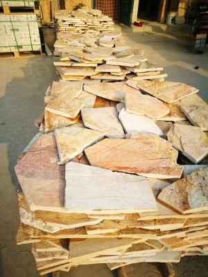 China New Yellow Slate Random Flagstones 2.5-3.5cm Thick Irregular Crazy Stones for Wall Floor Decoration for sale