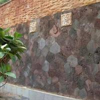 China Natural Red Lava Stone Flagstone 1.2-1.5cm Thick Machine Cut Edges for Patio Wall Cladding for sale