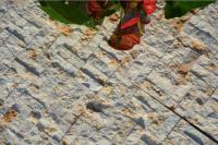 China Golden Yellow Marble Mosaic 305x305mm Natural Stone Wall Tile for Interior Decor for sale