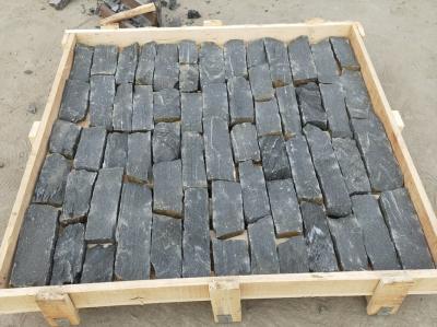 China Black Quartzite Field Stone Natural Loose Ledger Stone Veneer 60kgs/m2 2-3.5cm for sale