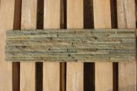 China Multicolor Rusty Slate Waterfall Stacked Stone Veneer 600x150mm Natural Split Wall Cladding for sale